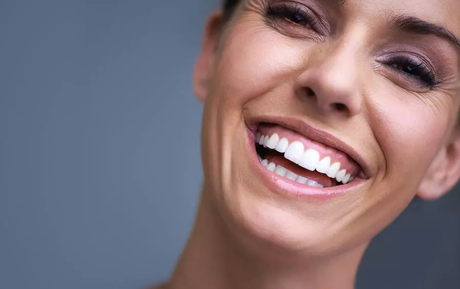 8 ways to whiten your teeth