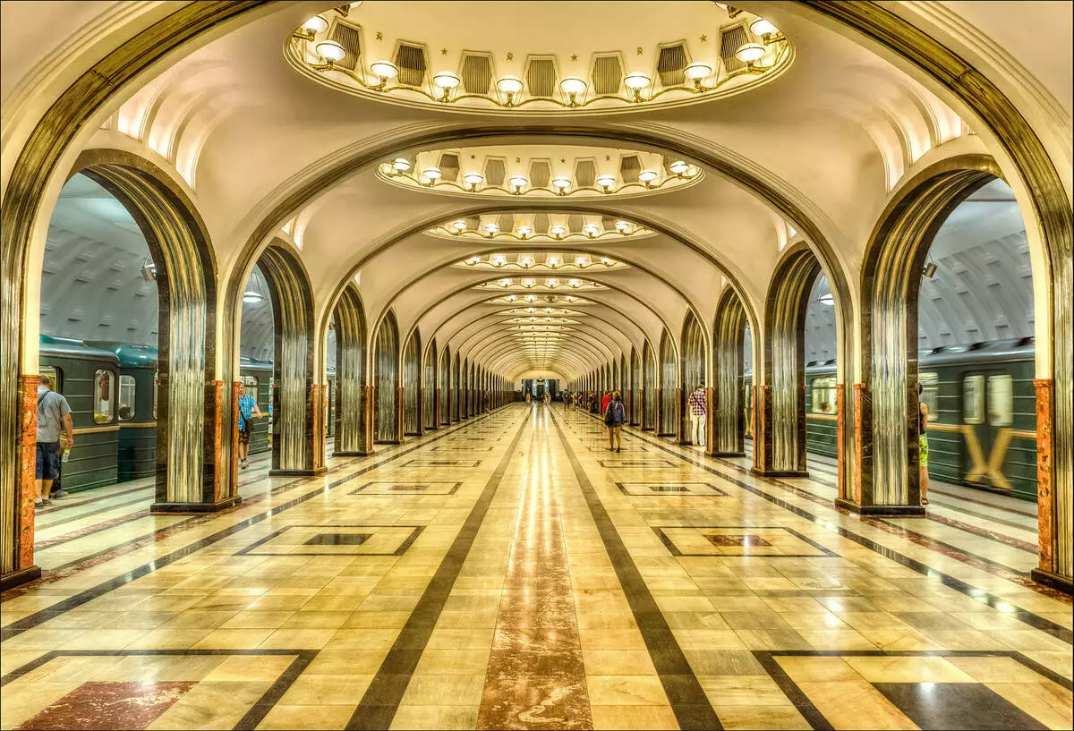 Mga Litrato - Ang Labing Fashionable Passeherse sa Moscow Metro