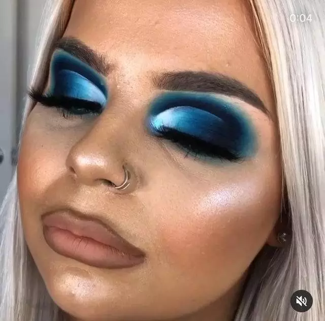 Foto de maquillaje malo