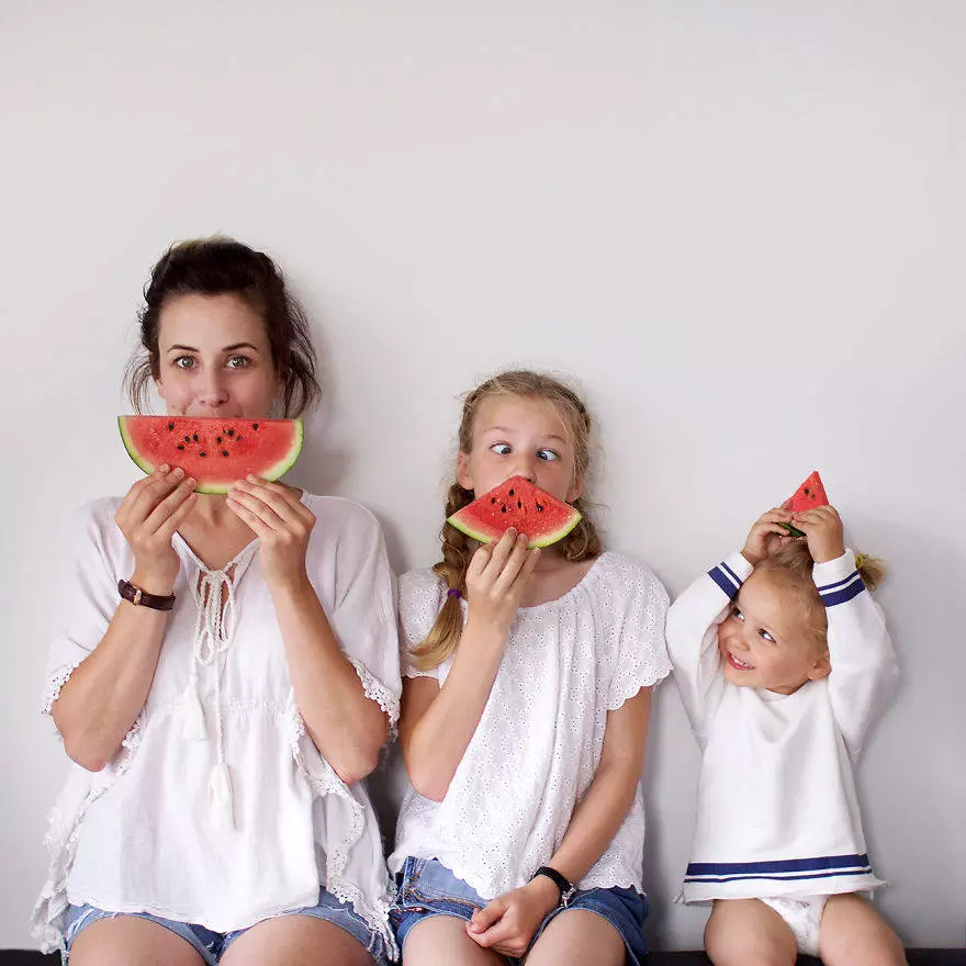 Incroyablement toucher: maman fait des photos cool avec des filles aimées 1317_3