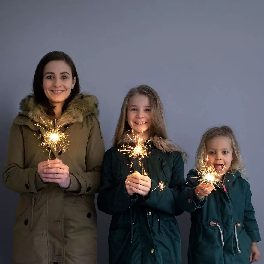 Incroyablement toucher: maman fait des photos cool avec des filles aimées 1317_7