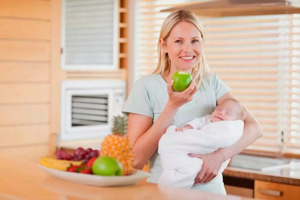 Photo - What can eat nursing mom in the first month after childbirth