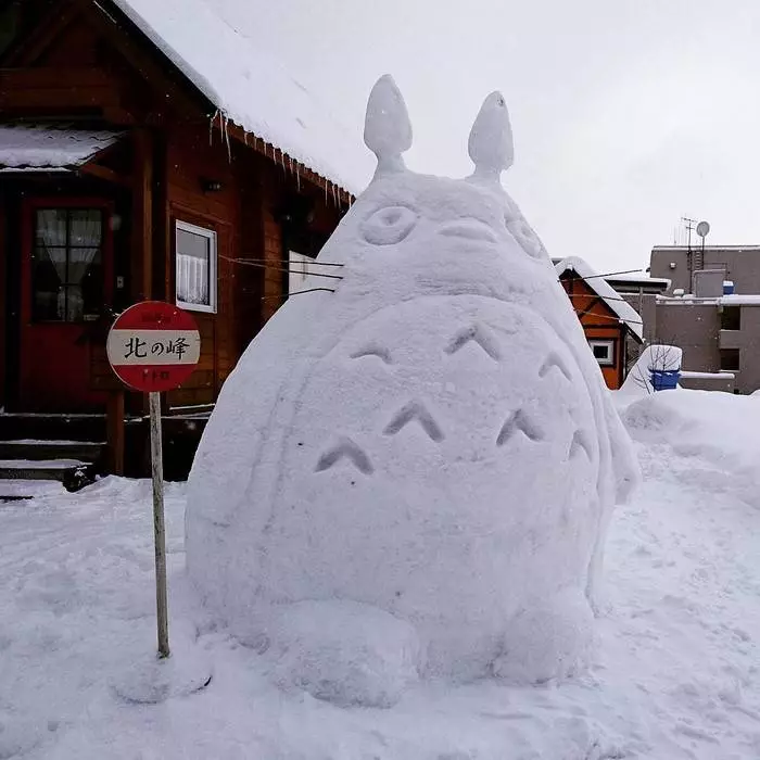 Japanese snowmen.