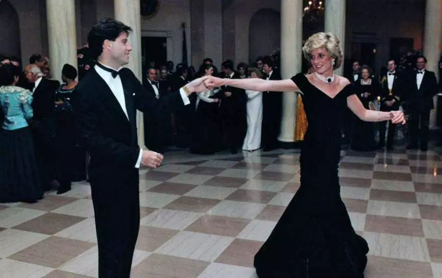 Hvordan endre stilen til Princess Diana