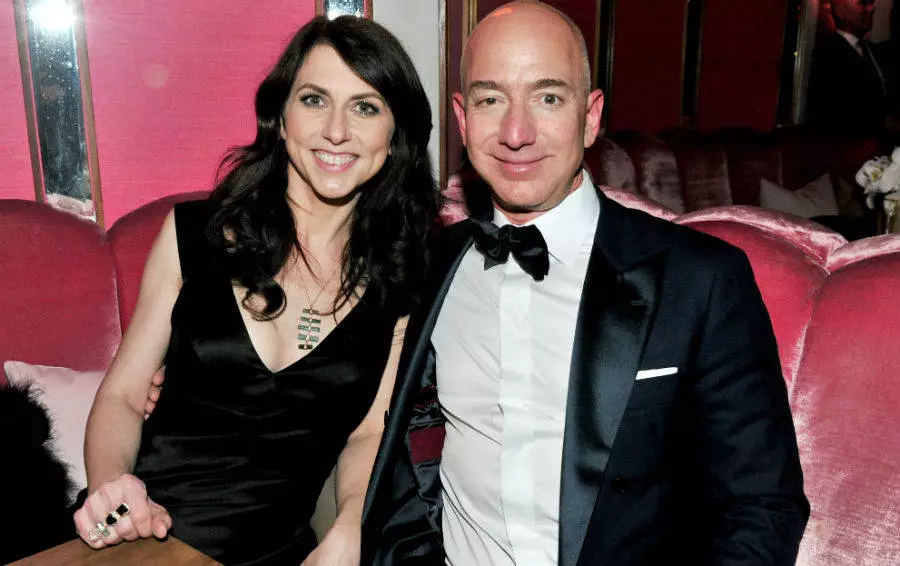 Jeff ati makenzie bezos