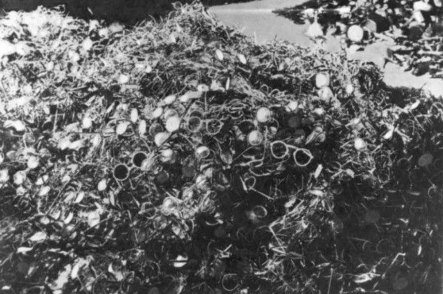 Gafas de los prisioneros muertos de Auschwitz.