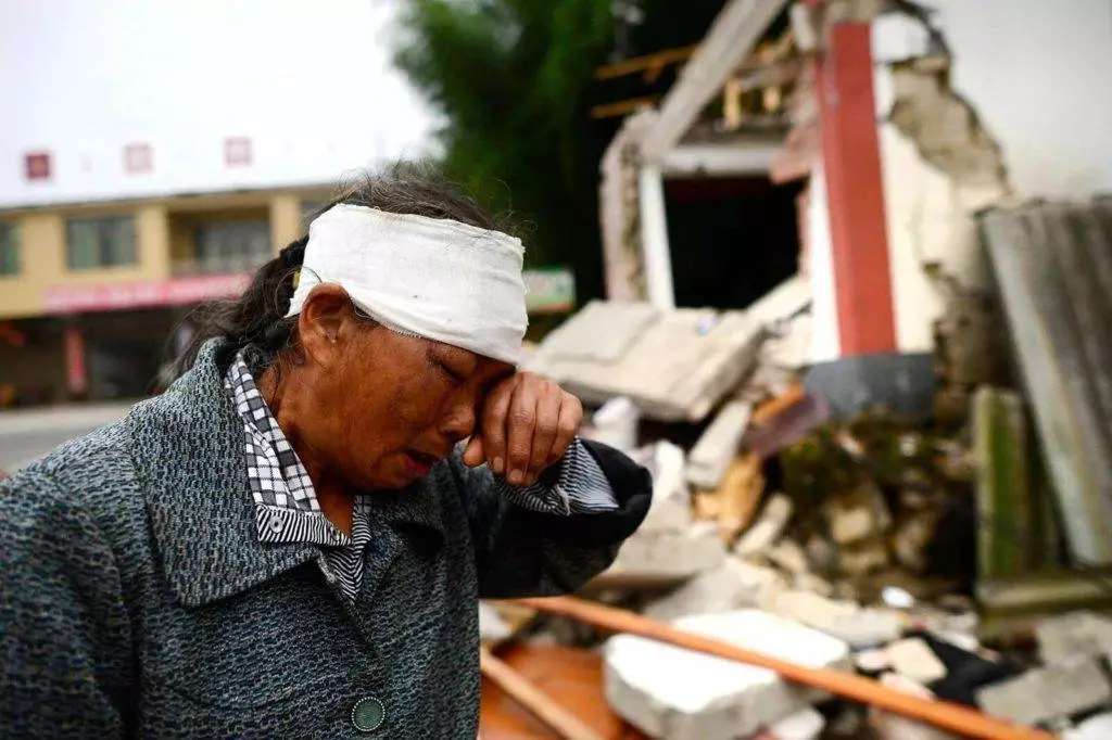 揺れた地球のさまざまな端から20の強力な写真