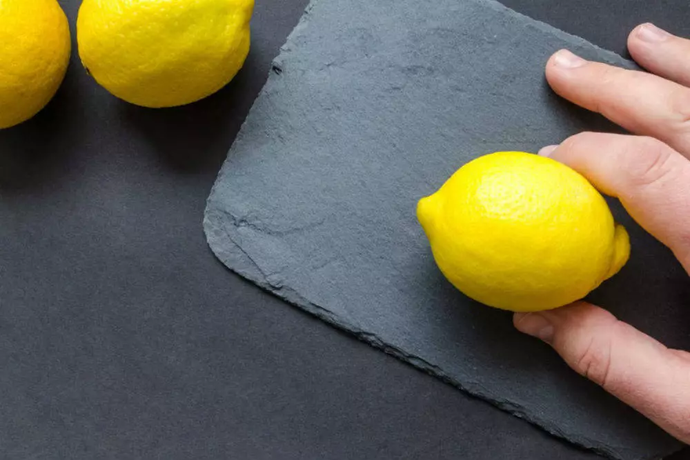 Peeling Lemon