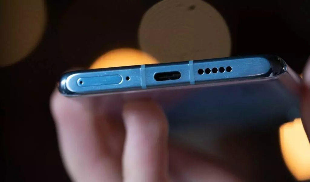 USB Huawei P30 Pro savienotājs