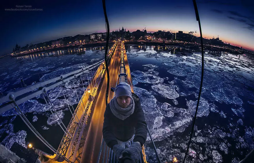 Photo 2 - Rare view of the frozen Danube in Budapest