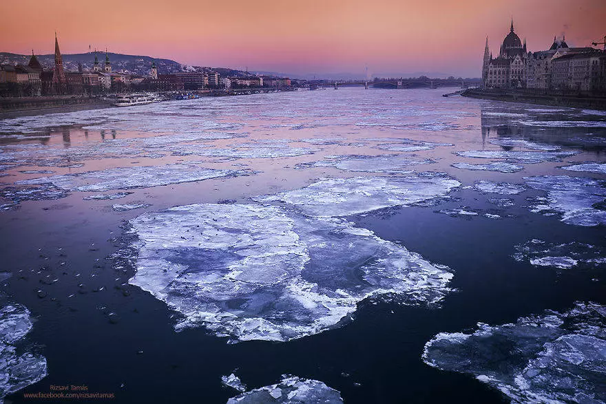 Fotografija 3 - Rijetki pogled na smrznute Dunav u Budimpešti