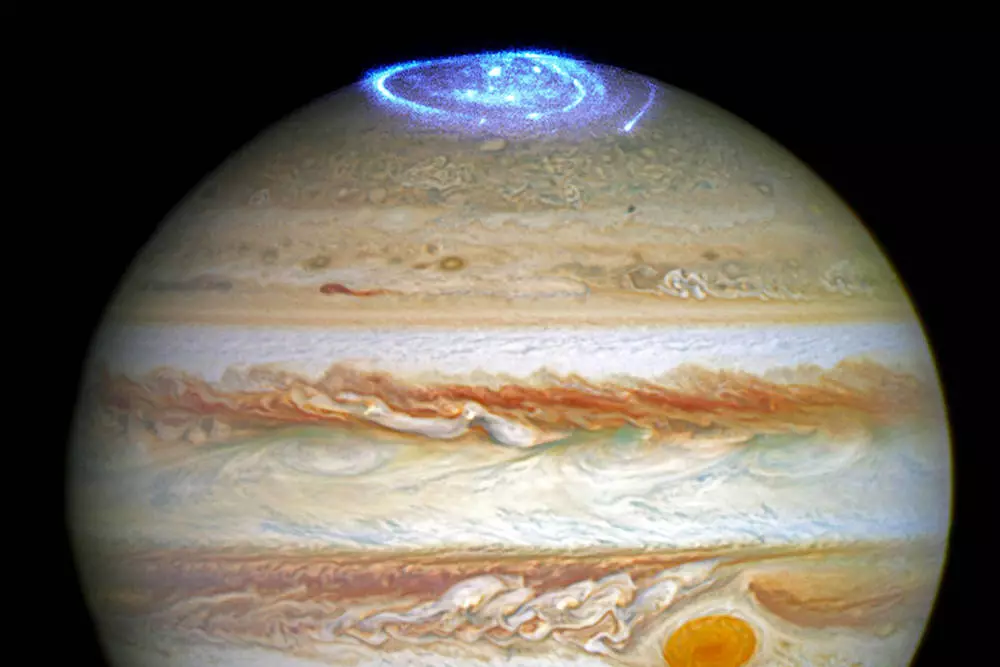 Radiance Polar pada gambar Jupiter dari ruang angkasa