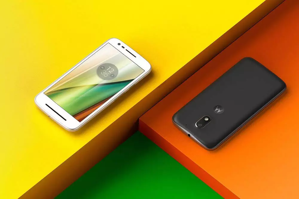 د MOTO E4 جمع.