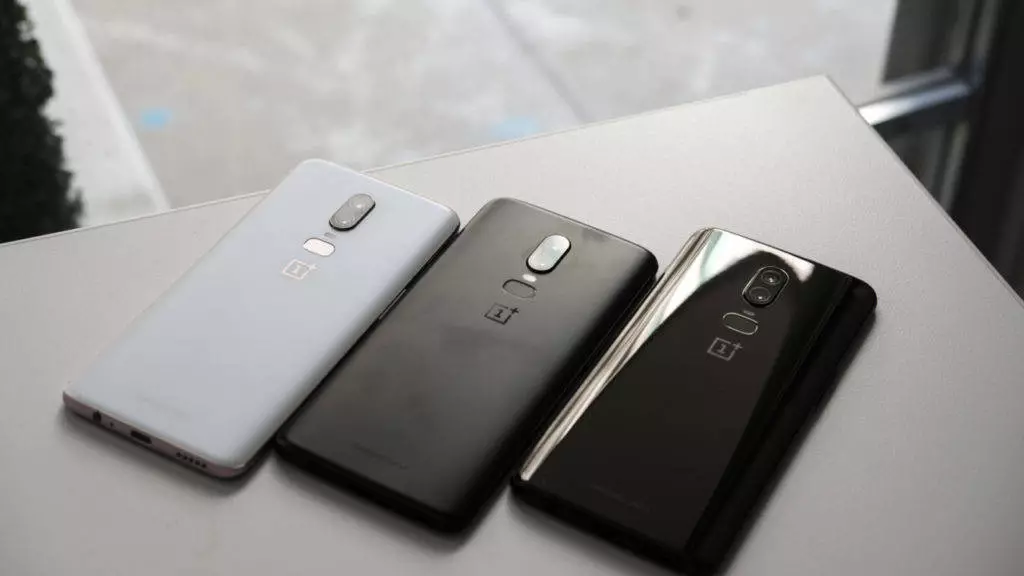 OnePlus 6 hiru koloretan