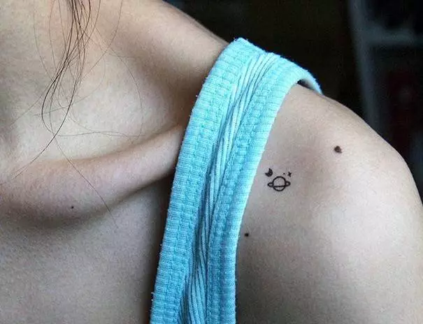 10 ingenious tattoos ua ke nrog moles