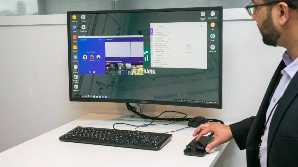 Samsung Dex Pad.