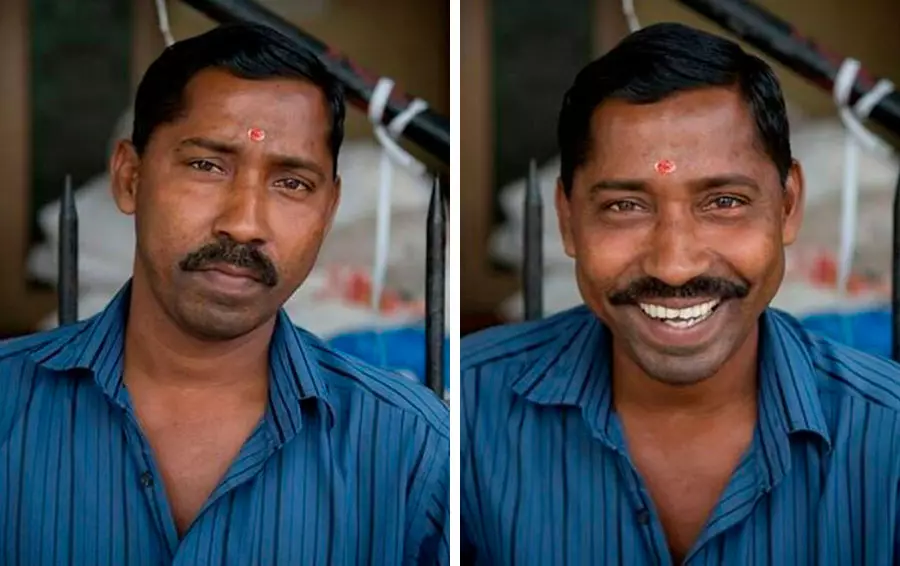 Le photographe a demandé aux gens de sourire