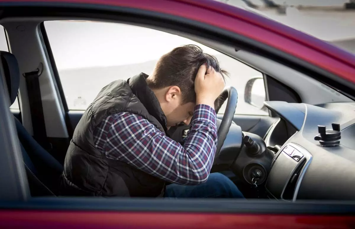 Evakuator, Politi, Bailiffs, Banker: Har de rett til å hente bilen?