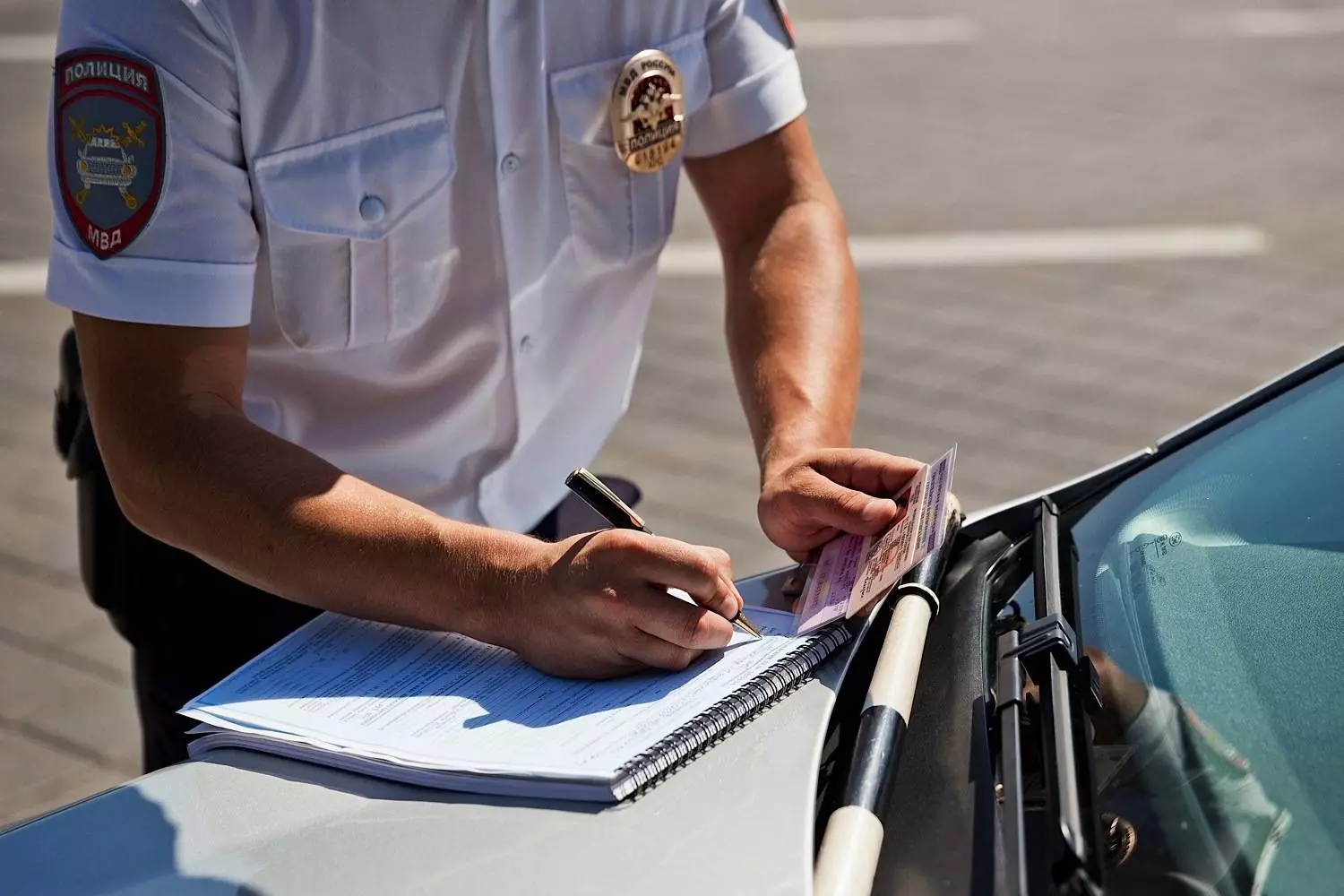 照片4 - 洞穴警察警察銀行有權拿起汽車