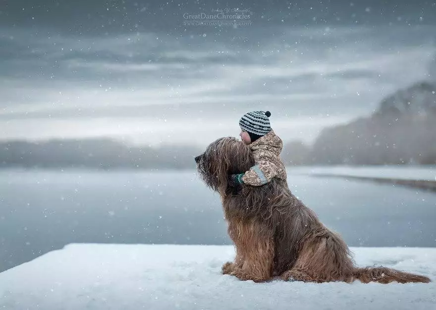 Perros grandes y niños: Fotos interesantes.