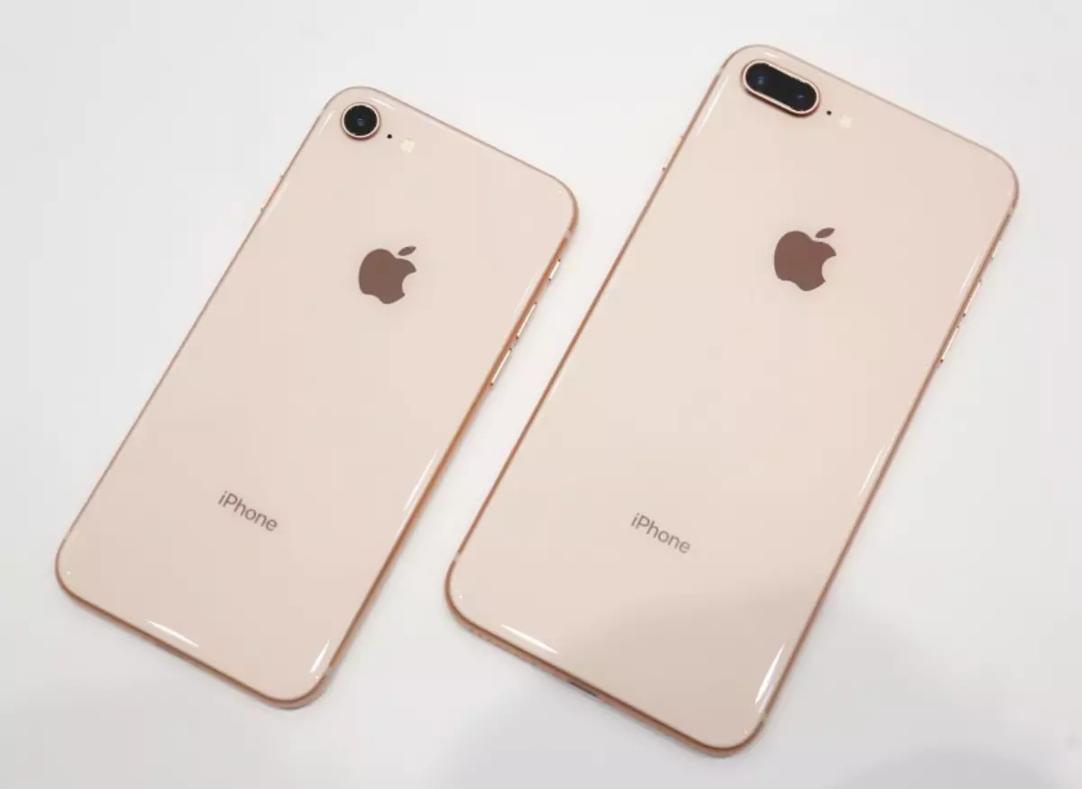 iPhone 8 a iPhone 8 Plus ve zlatě