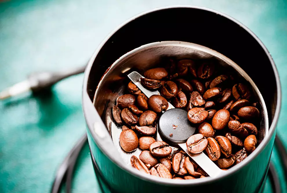 Cómo limpiar el molinillo de café