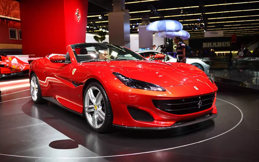 Tentoanstelling Ferrari Portofino yn Frankryk