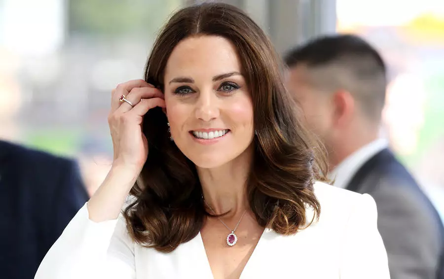 Kiểu tóc như một nữ công tước Kate Middleton