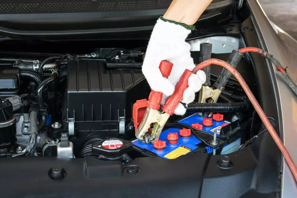 Comment charger une batterie de voiture