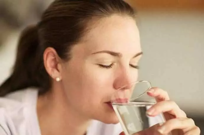 Wat gebeurt er met het lichaam als je veel water drinkt