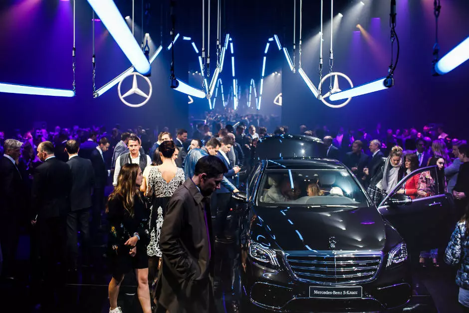 Mercedes-Benz entwodwi de machin nouvo nan Saint Petersburg