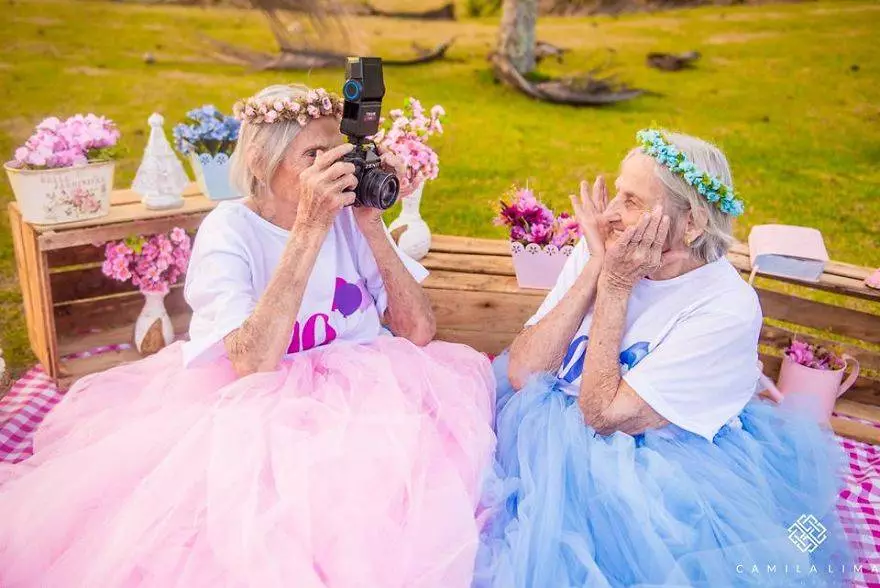 Blizanci su proslavili 100. obljetnicu šarmantnog fotografija