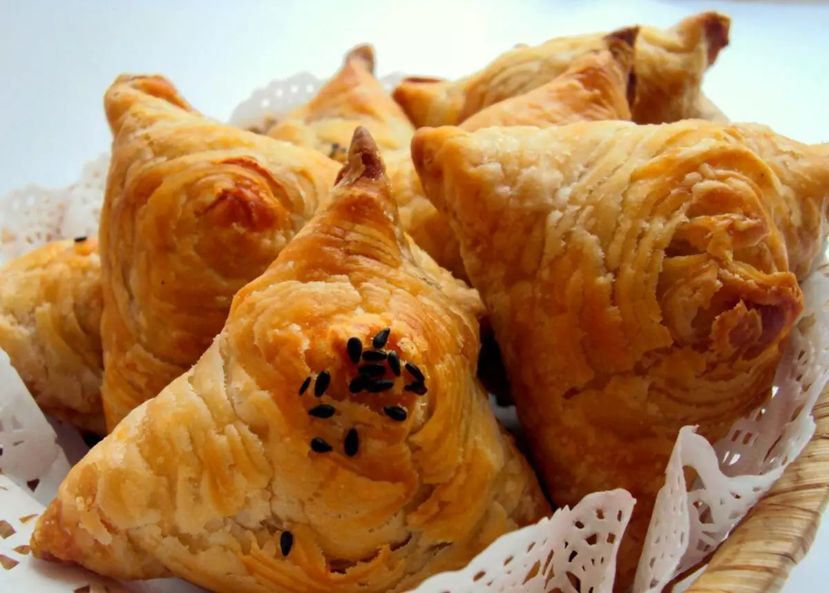 Samsa mai le puff pastry kuka i le fale