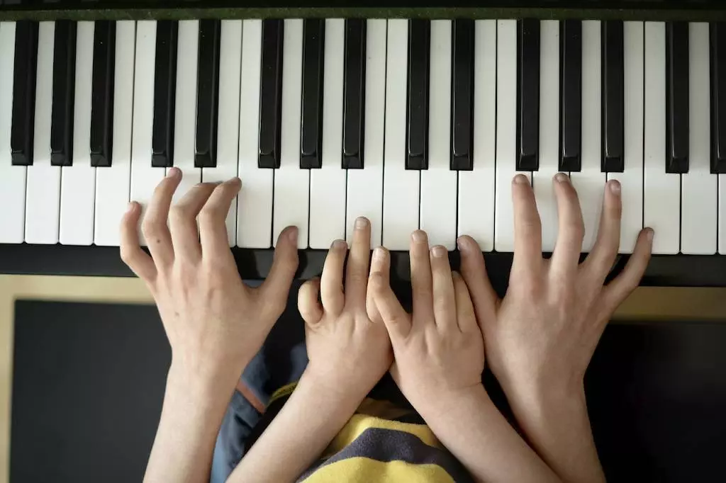 How to learn to play piano