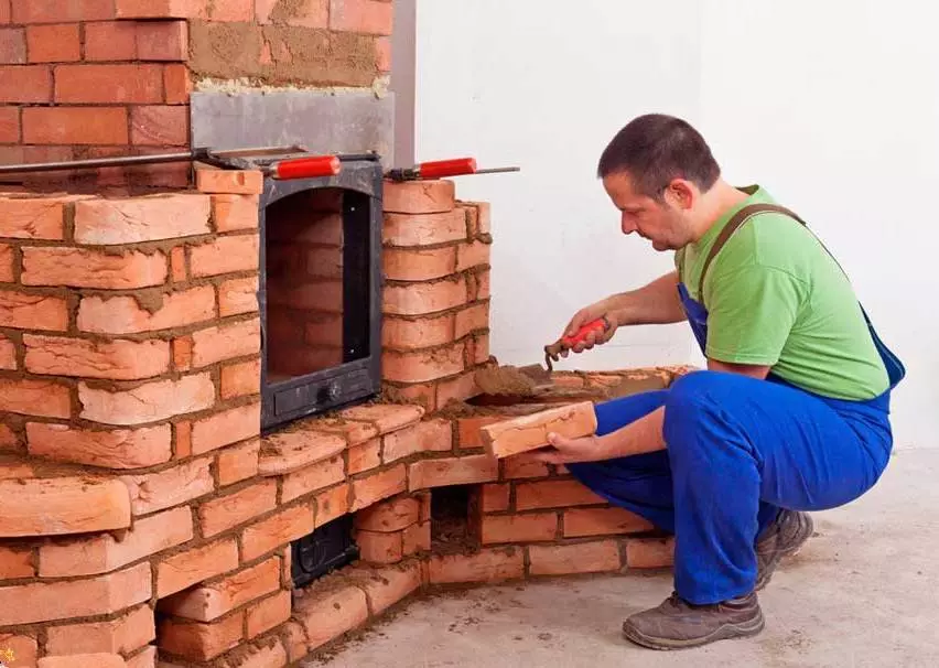 Como construír unha lareira de ladrillo coas túas propias mans