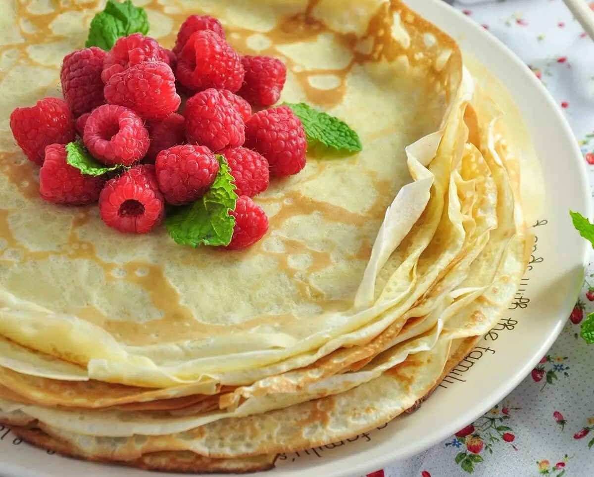 Si të gatuaj pancakes hollë në qumësht recetë më të shijshme