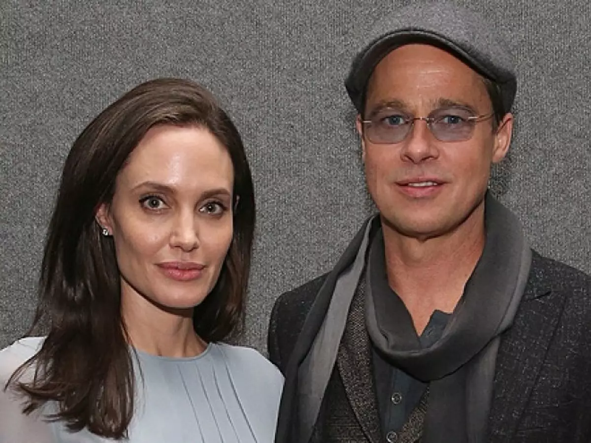 Angelina Jolie thiab Brad Pitt thawj zaug ntsib tom qab kev sib nrauj 488_4