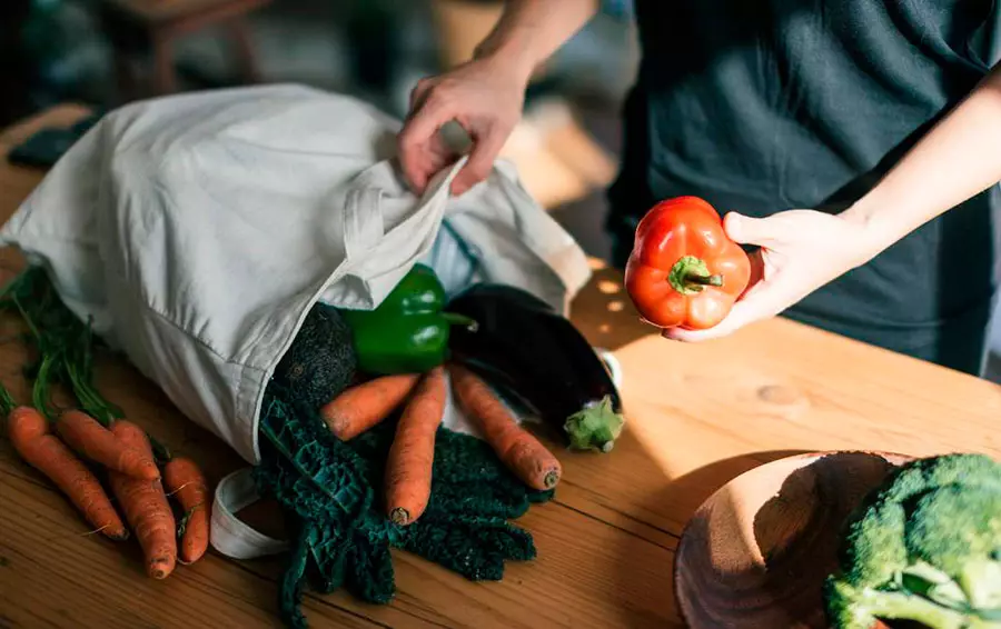 Washes vegetables