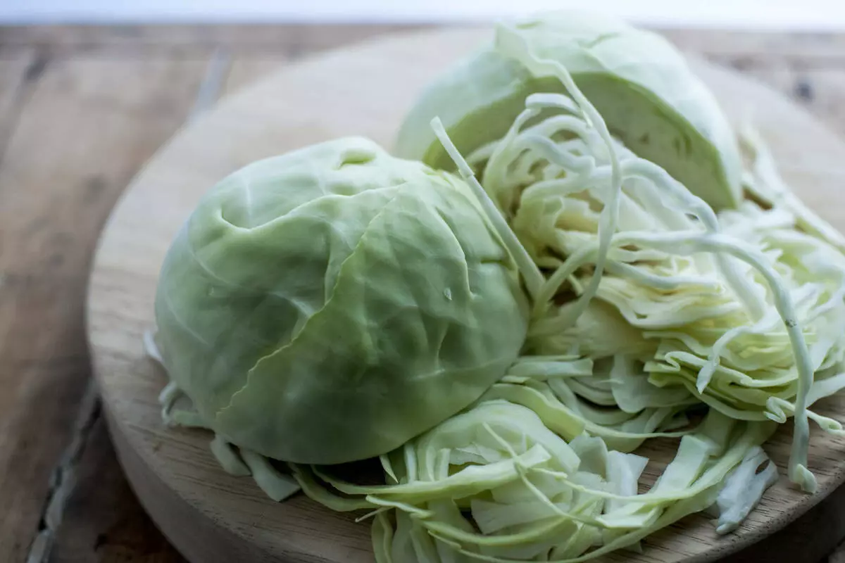 Kue Bay sareng kol dina tukang masak