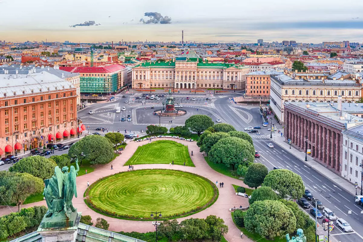 Hvar á að fara til St Petersburg: 10 kaldur staðir