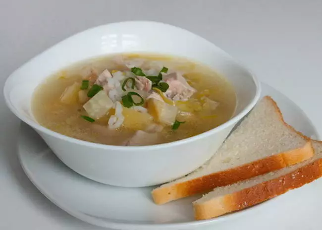 Como cociñar sopa de galiña con arroz e patacas