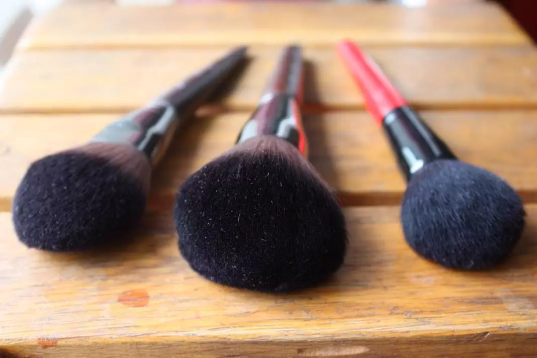 Brush Makeup.