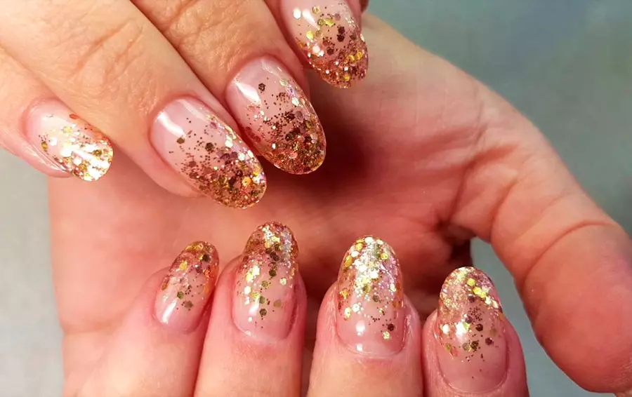 Yakatambanudzwa manicure