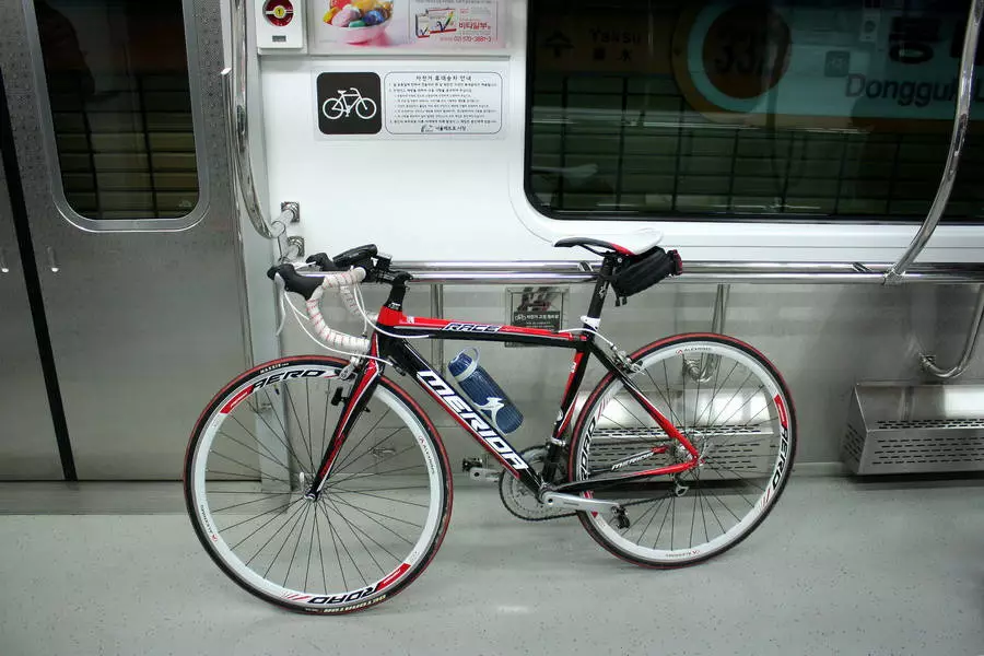 levar uma bicicleta no metrô