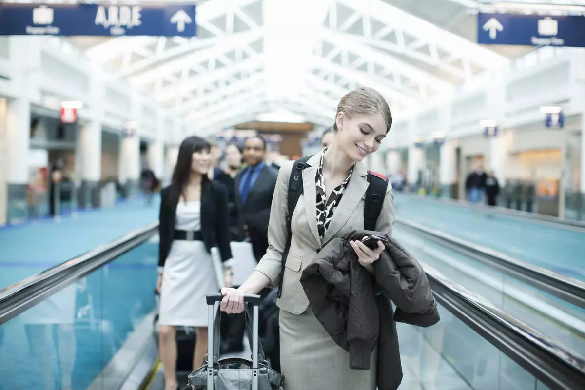 Çfarë duhet të bëni në aeroport - një sekuencë veprimi