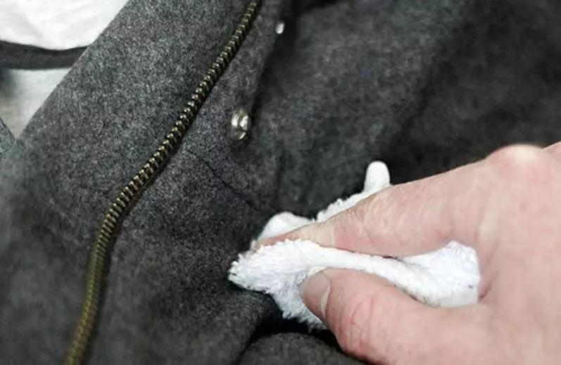 How to clean the coat at home