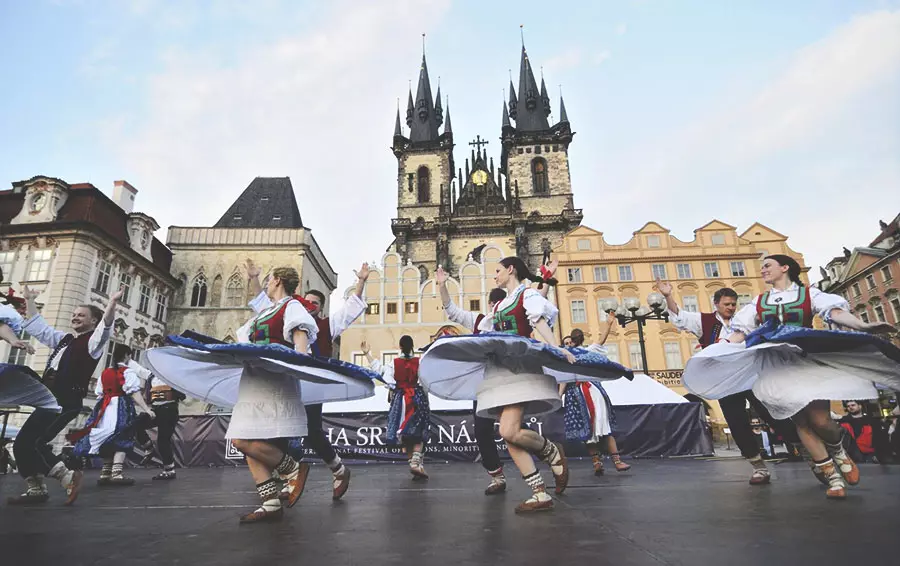 Unsa ang buhaton sa Czech Republic sa usa ka langyaw, ug kung giunsa ang mga adlaw mismo gipahigayon