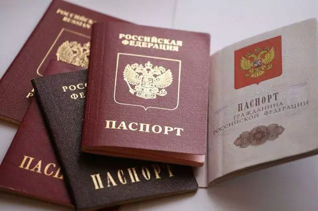 Të bëjë një pasaportë prej 14 vjetësh