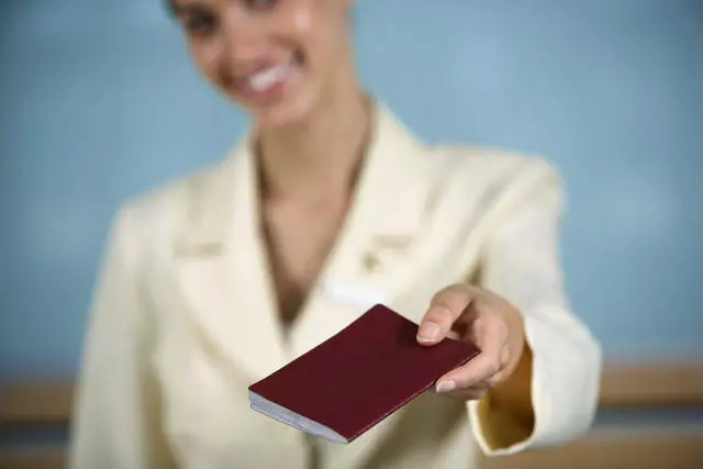 Si të vendosni një pasaportë në 14